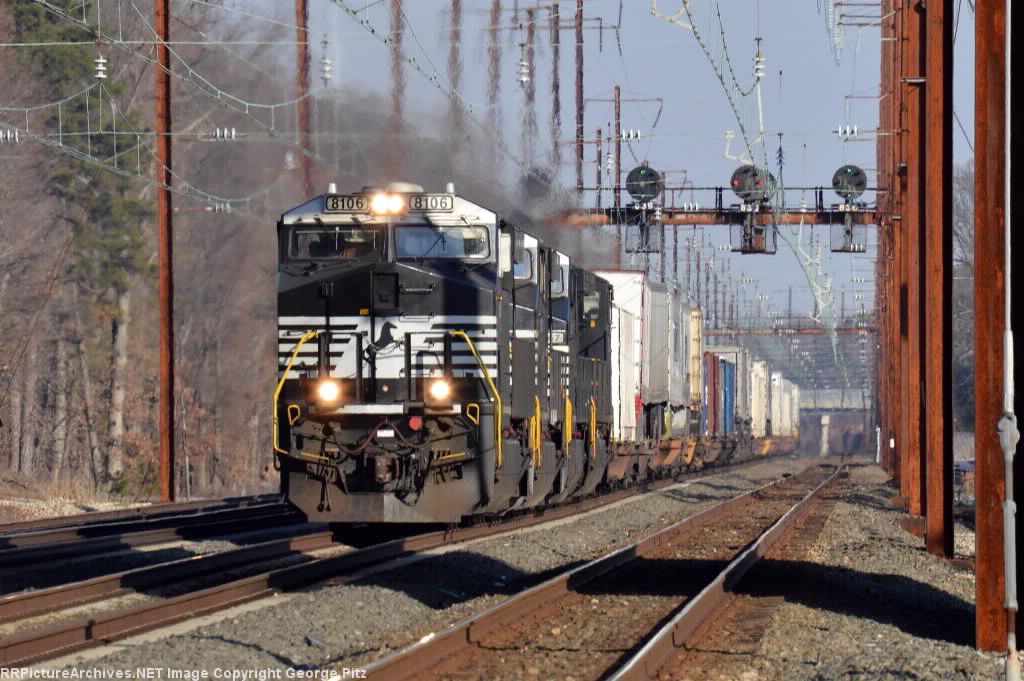 NS 8106 and train 24M